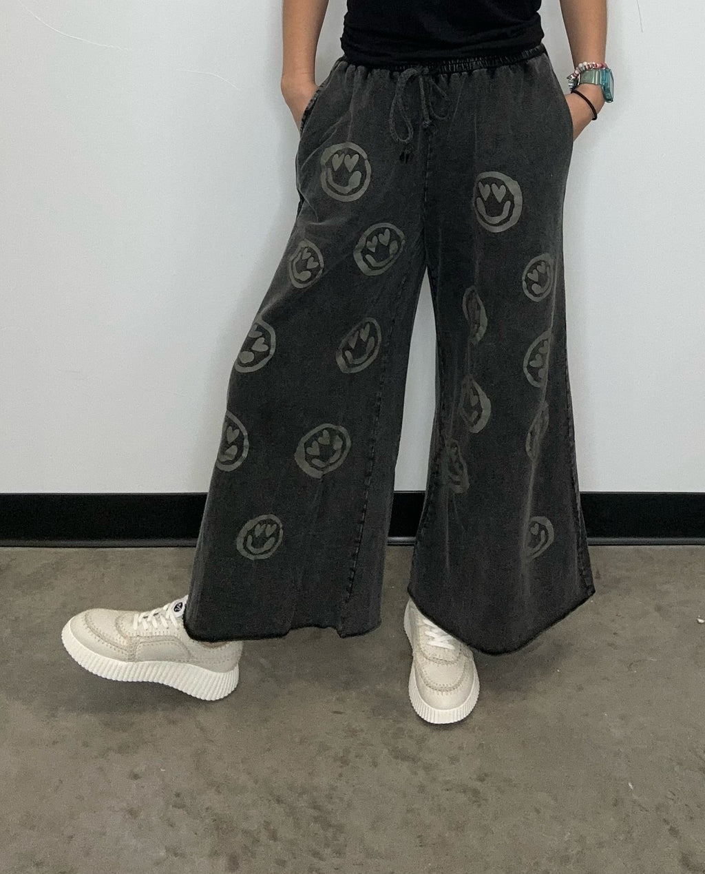 Be Happy Smiley Face Pants – The Brave Company